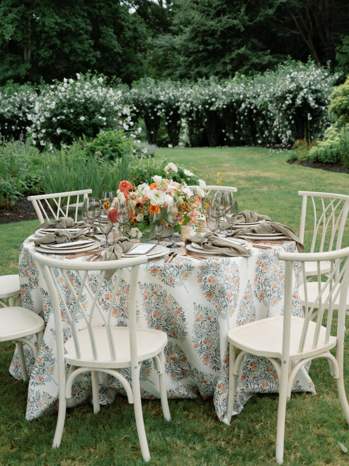 Venue Feature: Glen Manor House | Portsmouth, Rhode Island | somethingborrowedeventdecor.com